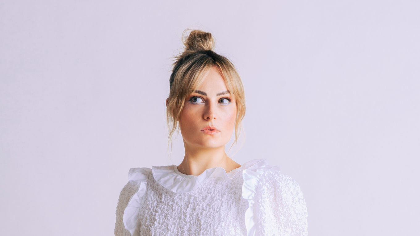 Molly Burke Biography: Hight, Weight, Age
